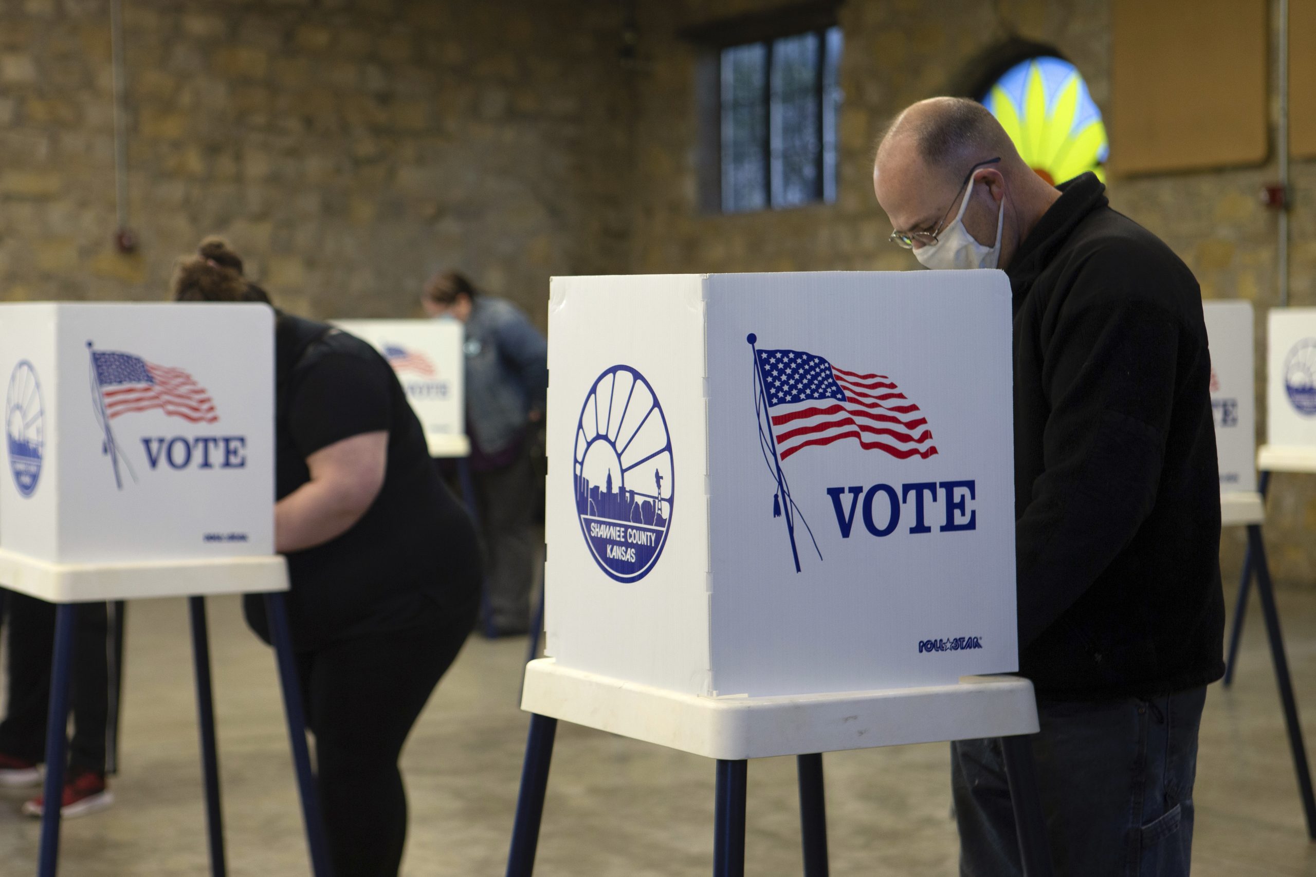 Trump, GOP largely carry Kansas; incumbents hold onto House seats ...